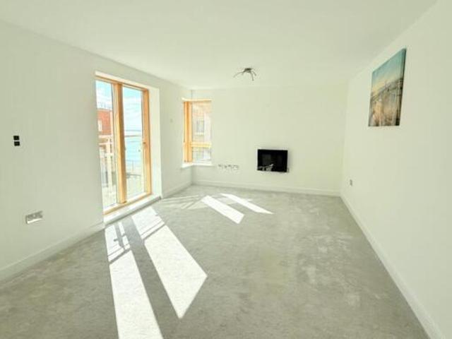 For Sale 2 Bedroom Shared Living/roommate Boscombe Bournemouth DS100953731