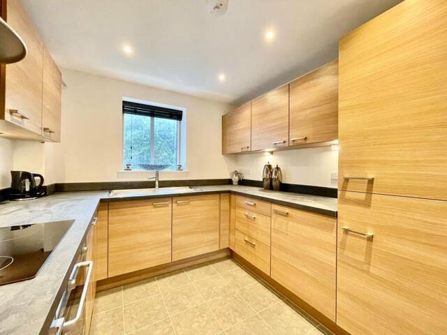For Sale 2 Bedroom Shared Living/roommate Boscombe Bournemouth DS101677153