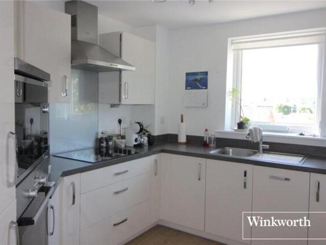 For Sale 2 Bedroom Shared Living/roommate Borehamwood Hertfordshire DS100057725