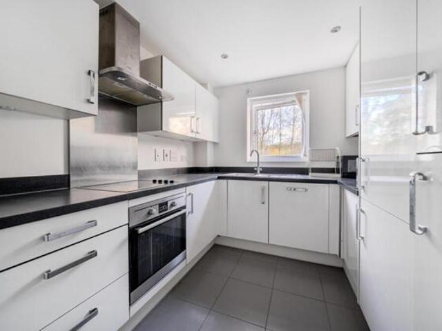 For Sale 2 Bedroom Shared Living/roommate Bracknell Berkshire DLS98864404