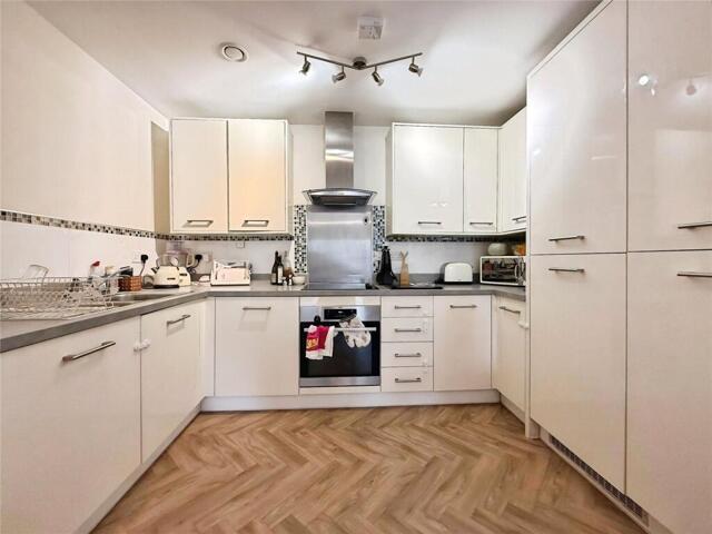 For Sale 2 Bedroom Shared Living/roommate Bracknell Berkshire DLS99290343