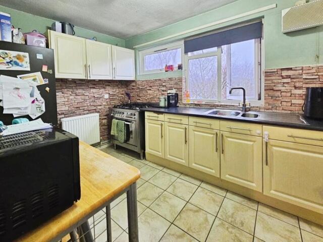 For Sale 2 Bedroom Shared Living/roommate Bracknell Berkshire DLS99380944