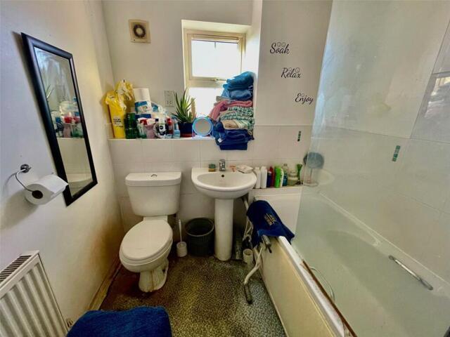 For Sale 2 Bedroom Shared Living/roommate Bradford Bradford DS100366261