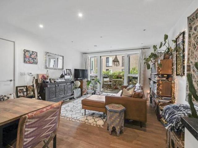 For Sale 2 Bedroom Shared Living/roommate Brentford Great London DLS99092498