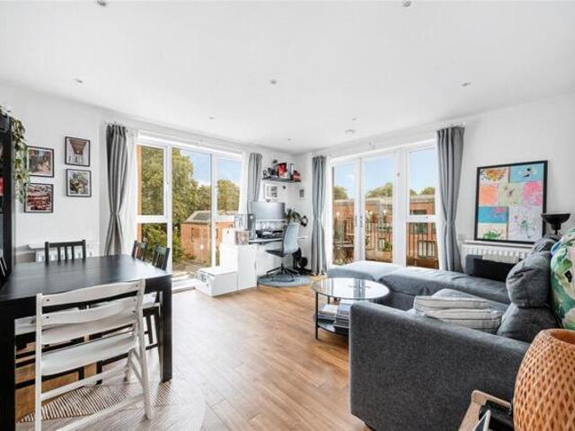 For Sale 2 Bedroom Shared Living/roommate Brentford Greater London DS100096997
