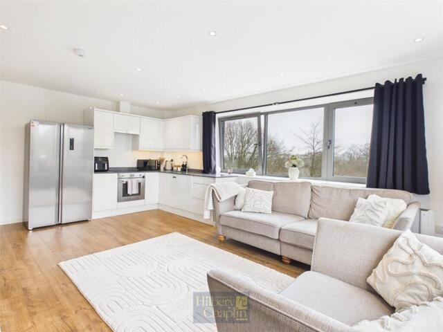 For Sale 2 Bedroom Shared Living/roommate Brentwood Essex DS101677204