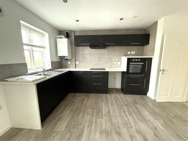 For Sale 2 Bedroom Shared Living/roommate Brereton Cheshire DS101676994