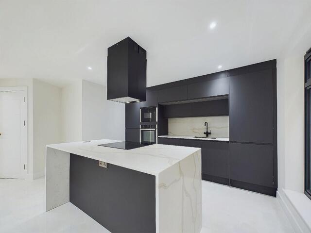For Sale 2 Bedroom Shared Living/roommate Bromley Greater London DS101777654