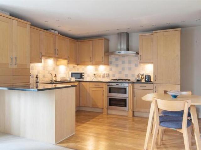 For Sale 2 Bedroom Shared Living/roommate Brushford Brushford DS98718334