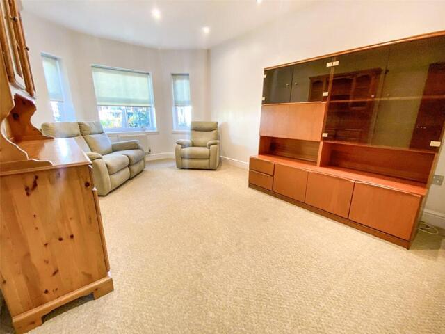 For Sale 2 Bedroom Shared Living/roommate Camberley Surrey DS98321908