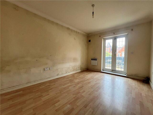 For Sale 2 Bedroom Shared Living/roommate Camberley Surrey DS100263299