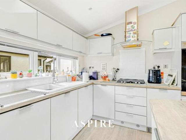 For Sale 2 Bedroom Shared Living/roommate Canvey Island Essex DLS100096851