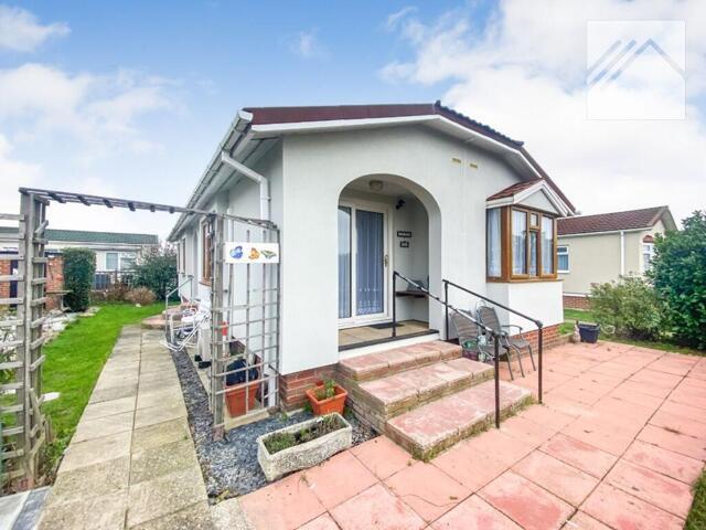 For Sale 2 Bedroom Shared Living/roommate Canvey Island Essex DLS101678419