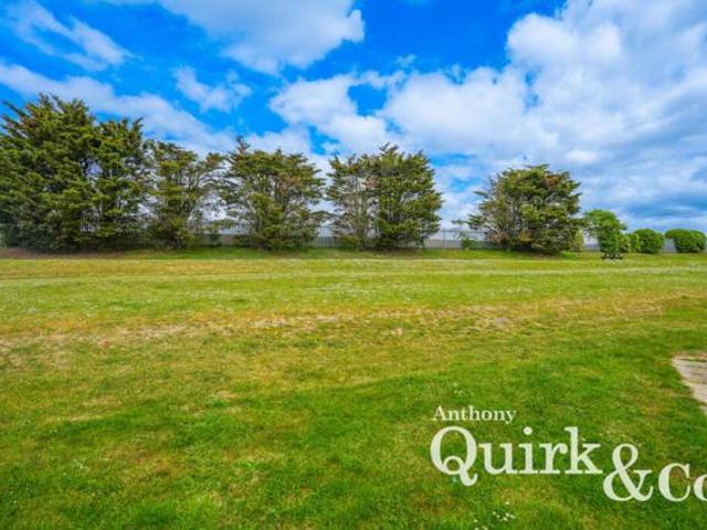 For Sale 2 Bedroom Shared Living/roommate Canvey Island Essex DLS101931407