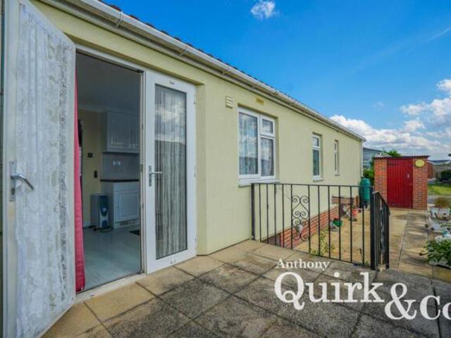 For Sale 2 Bedroom Shared Living/roommate Canvey Island Essex DLS99475938