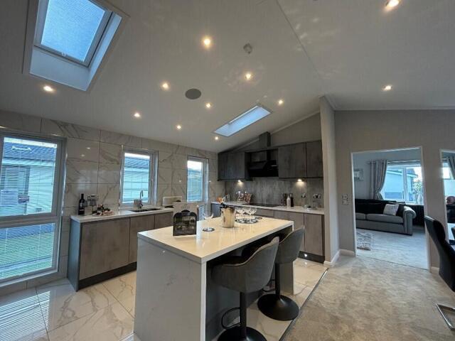For Sale 2 Bedroom Shared Living/roommate Canvey Island Essex DS101678200