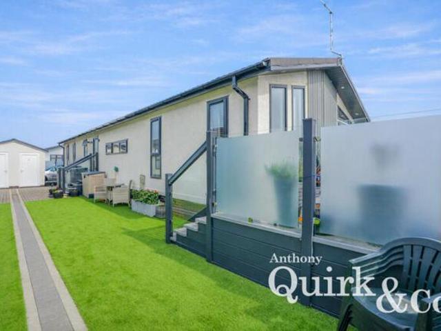For Sale 2 Bedroom Shared Living/roommate Canvey Island Essex DS101777777