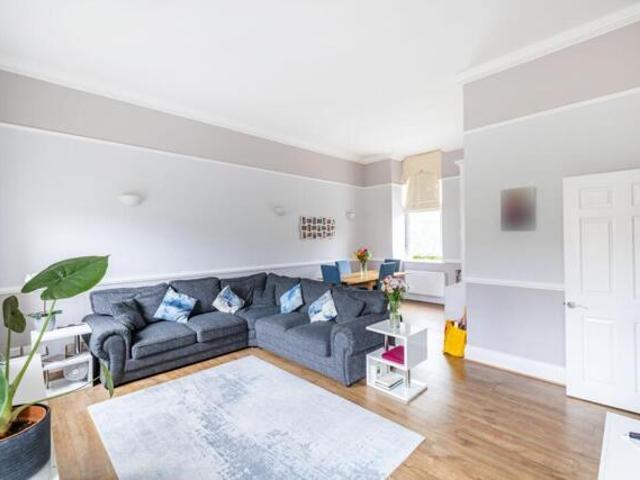 For Sale 2 Bedroom Shared Living/roommate Caterham Surrey DS101931861