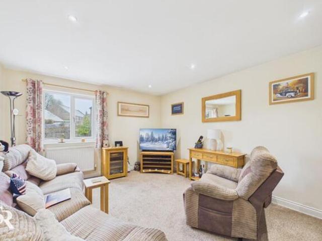 For Sale 2 Bedroom Shared Living/roommate Chapel En Le Frith Derbyshire DS100615019