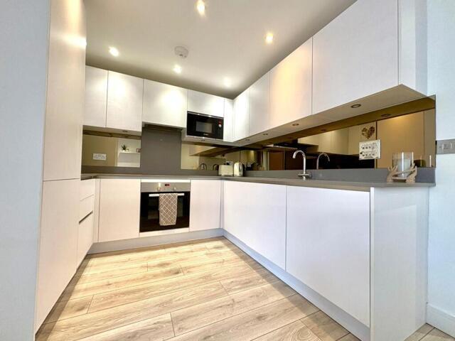 For Sale 2 Bedroom Shared Living/roommate Cheadle Greater Manchester DS98119166