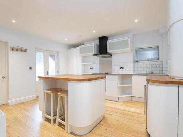 For Sale 2 Bedroom Shared Living/roommate Cheltenham Gloucestershire DS100132636