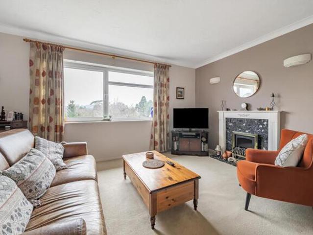 For Sale 2 Bedroom Shared Living/roommate Cheltenham Gloucestershire DS99380777