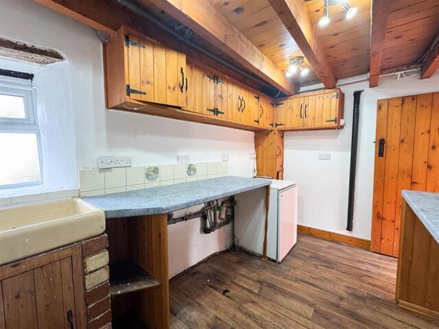 For Sale 2 Bedroom Shared Living/roommate Chelmorton Chelmorton DLS100649358