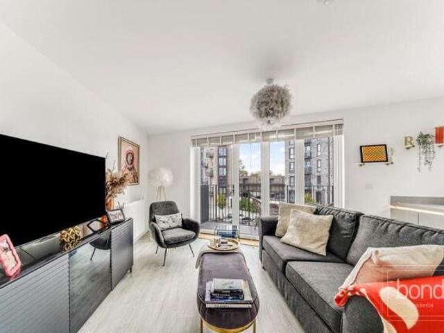 For Sale 2 Bedroom Shared Living/roommate Chelmsford Essex DS100342980