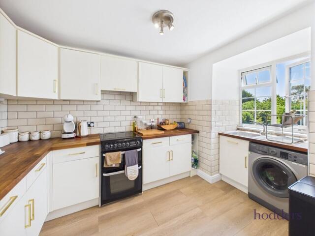For Sale 2 Bedroom Shared Living/roommate Chertsey Surrey DS98718487
