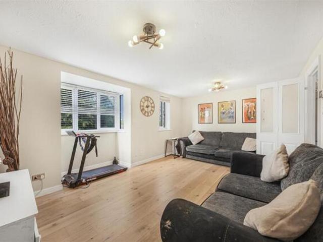 For Sale 2 Bedroom Shared Living/roommate Chingford Greater London DS100953605