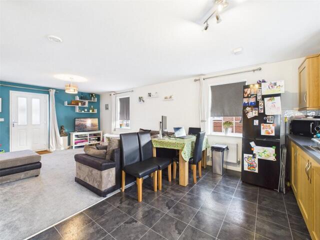For Sale 2 Bedroom Shared Living/roommate Chinnor Oxfordshire DLS101351952