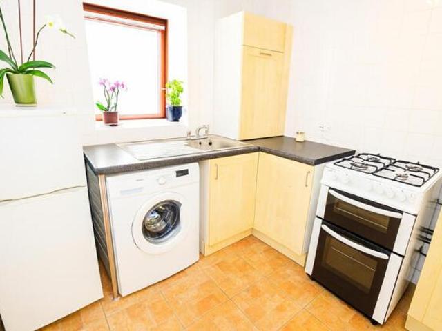 For Sale 2 Bedroom Shared Living/roommate Chigwell Essex DS100426669