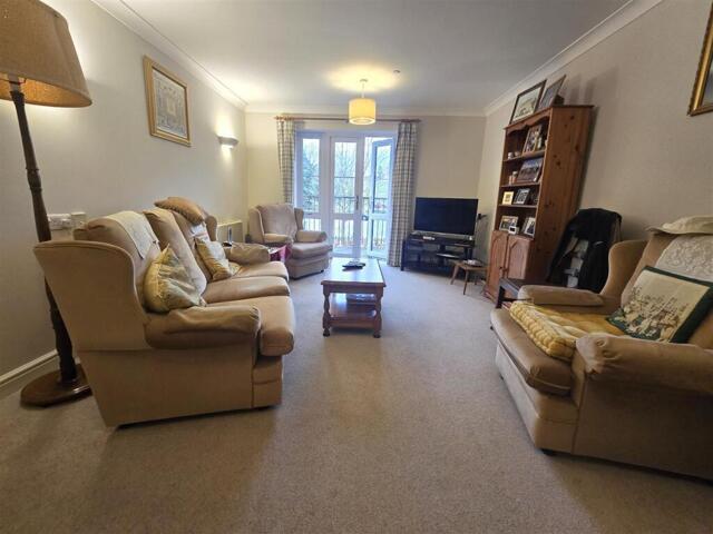 For Sale 2 Bedroom Shared Living/roommate Chippenham Wiltshire DS101316463