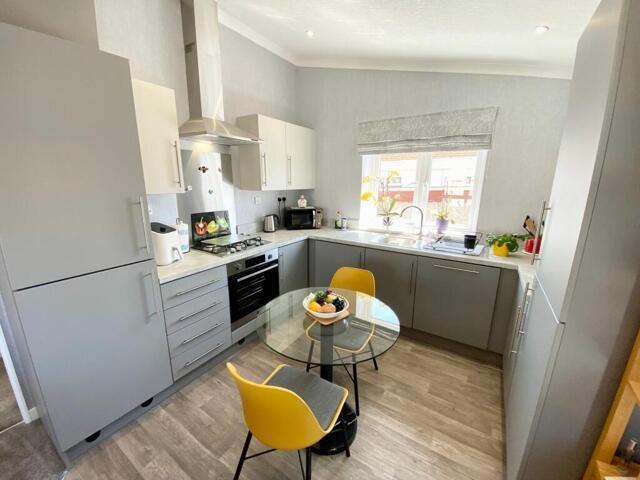 For Sale 2 Bedroom Shared Living/roommate Christchurch Dorset DLS101025286