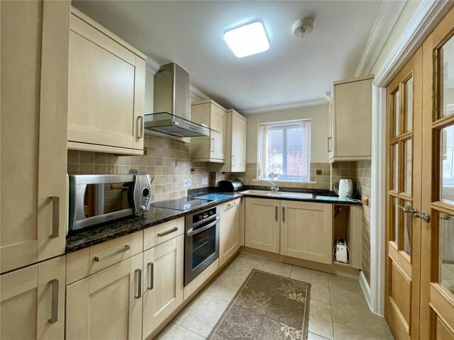 For Sale 2 Bedroom Shared Living/roommate Christchurch Dorset DLS101351685