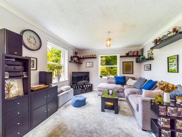 For Sale 2 Bedroom Shared Living/roommate Christchurch Dorset DLS99608389