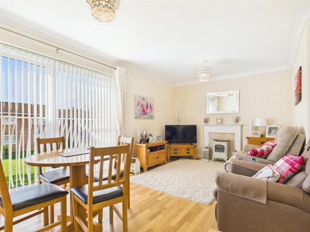 For Sale 2 Bedroom Shared Living/roommate Christchurch Dorset DS99130329