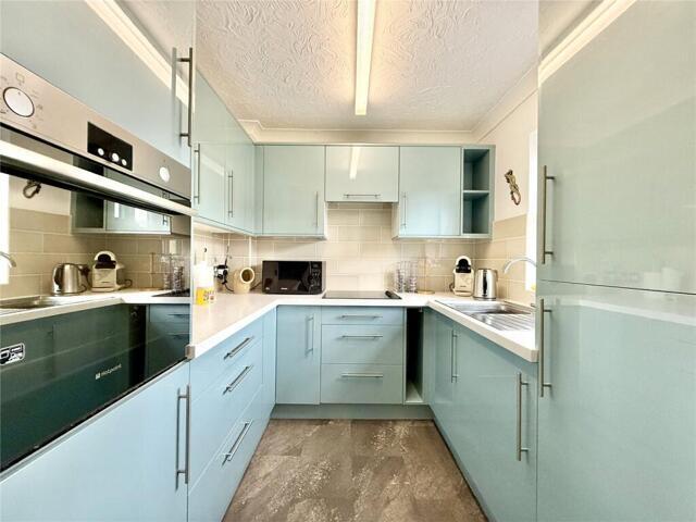 For Sale 2 Bedroom Shared Living/roommate Christchurch Dorset DS100342979