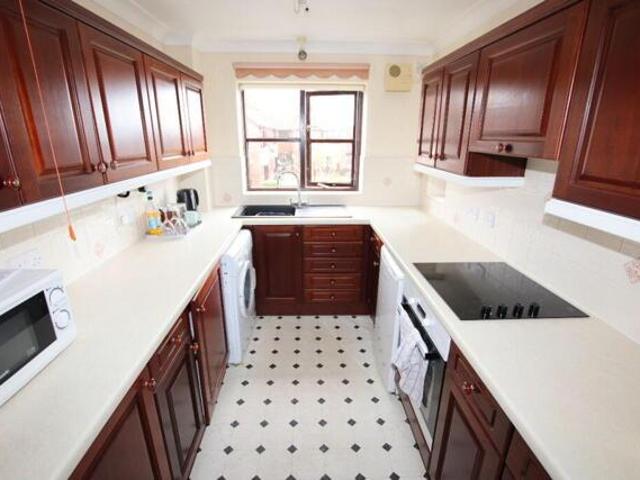 For Sale 2 Bedroom Shared Living/roommate Clacton On Sea Essex DLS99840418
