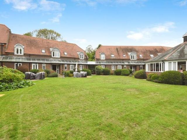 For Sale 2 Bedroom Shared Living/roommate Coggeshall Essex DLS101351813