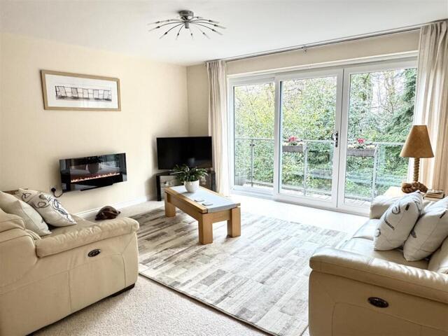 For Sale 2 Bedroom Shared Living/roommate Cornwell Oxfordshire DLS100881541