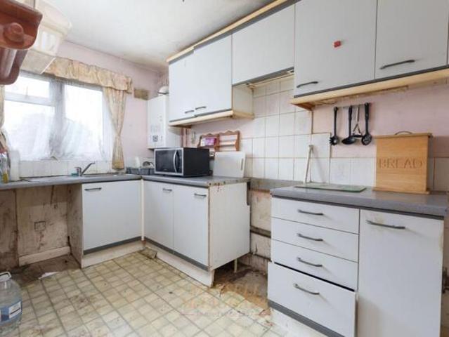 For Sale 2 Bedroom Shared Living/roommate Crawley West Sussex DLS100685312