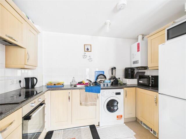 For Sale 2 Bedroom Shared Living/roommate Crawley West Sussex DLS101955468