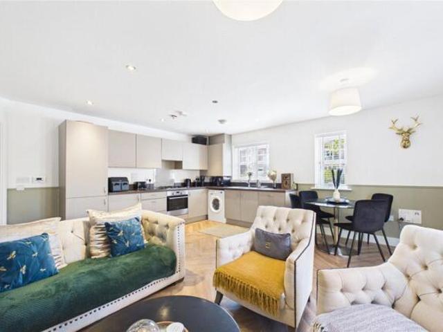 For Sale 2 Bedroom Shared Living/roommate Crawley West Sussex DS101931813