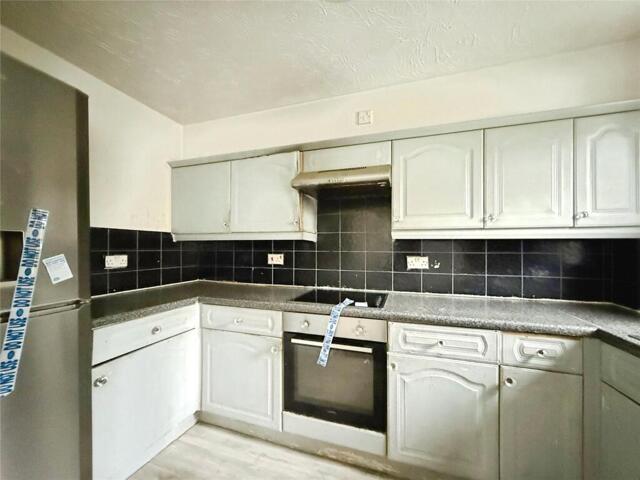 For Sale 2 Bedroom Shared Living/roommate Crowthorne Berkshire DS99092439