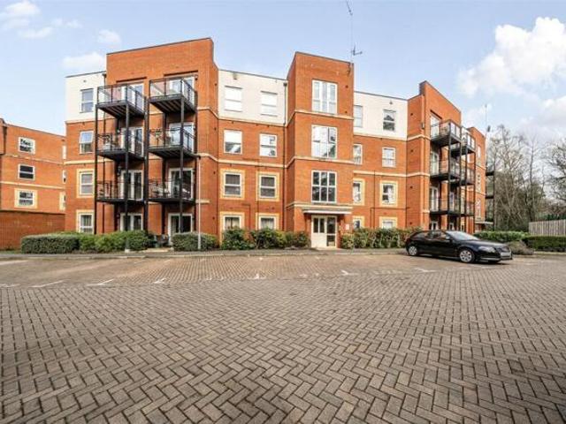 For Sale 2 Bedroom Shared Living/roommate Crowthorne Wokingham DS101677092