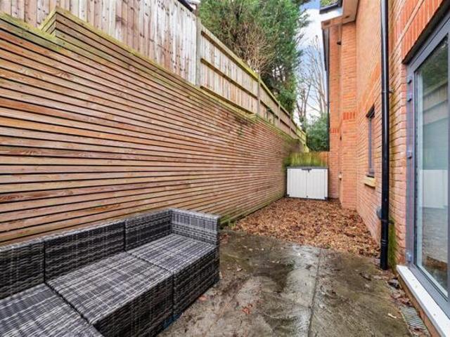 For Sale 2 Bedroom Shared Living/roommate Croydon Great London DS100158512