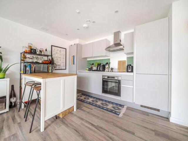 For Sale 2 Bedroom Shared Living/roommate Croydon Great London DS98477247