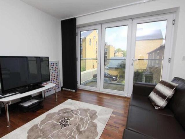 For Sale 2 Bedroom Shared Living/roommate Denham Buckinghamshire DLS98648891