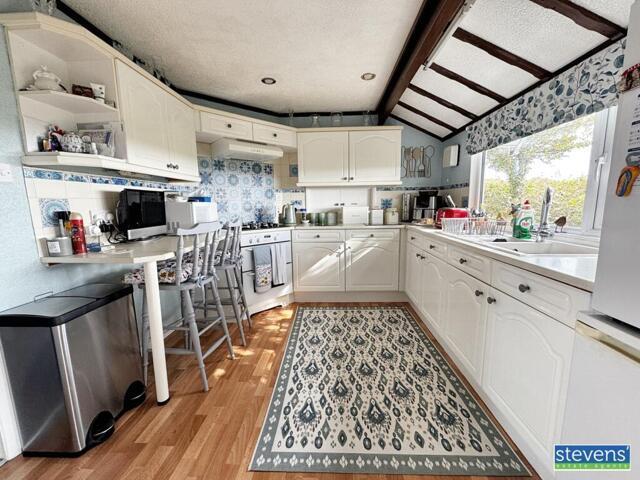 For Sale 2 Bedroom Shared Living/roommate Devon Devon DS100342966